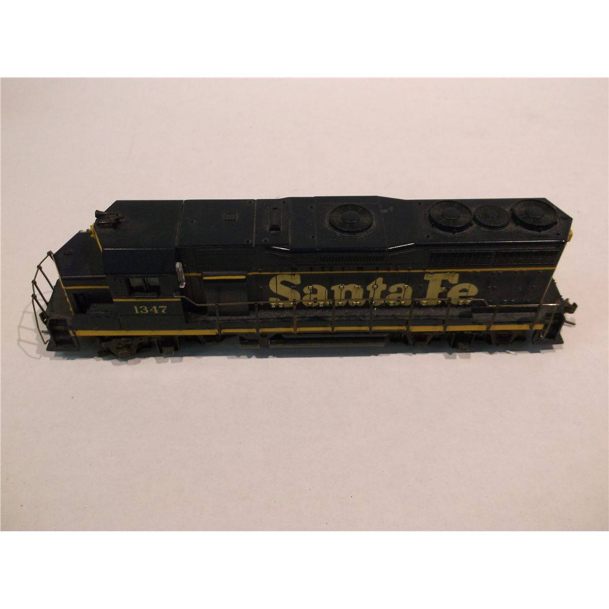 Athearn 4225 HO GP35 Diesel Locomotive Kit Santa Fe ATSF #1347
