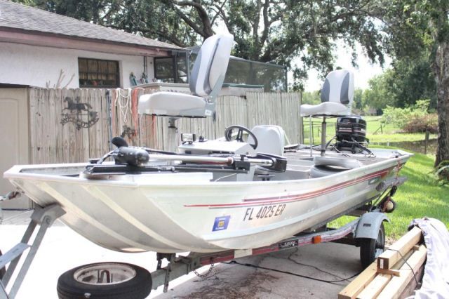 1986 Fisher Hawk 3V 16ft Bass Boat & 35 HP Mercury