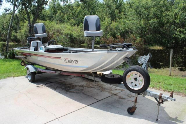 1986 Fisher Hawk 3V 16ft Bass Boat & 35 HP Mercury