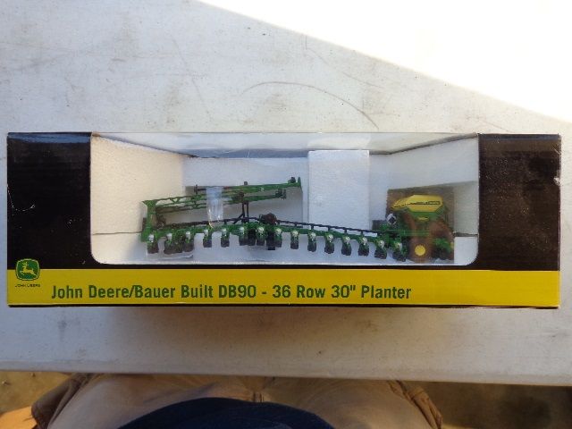 SpecCast John Deere/Bauer Built DB90 Planter 1/64