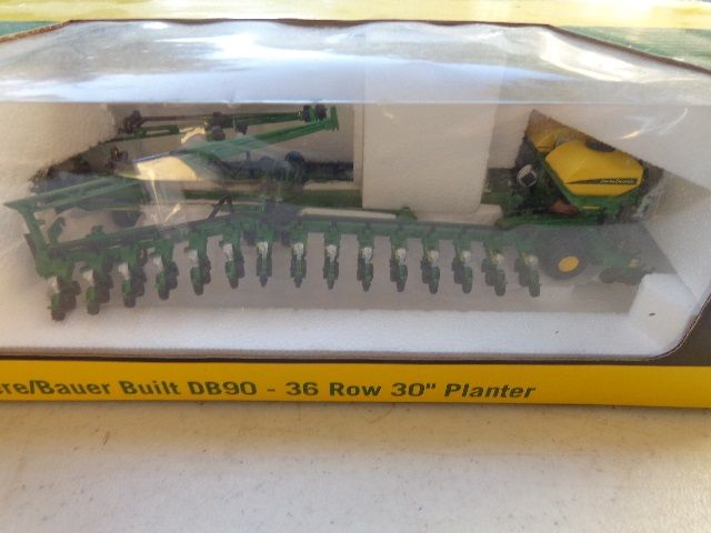 SpecCast John Deere/Bauer Built DB90 Planter 1/64
