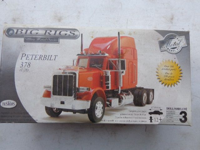 Testors BIG RIGS Peterbilt 378 1/28 Model Kit