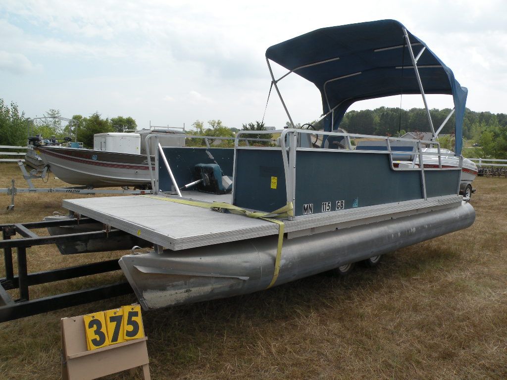 1971 Kayot 20 ft pontoon 35 hp Johnson TRAILER NOT ENCLUDED unable to ...
