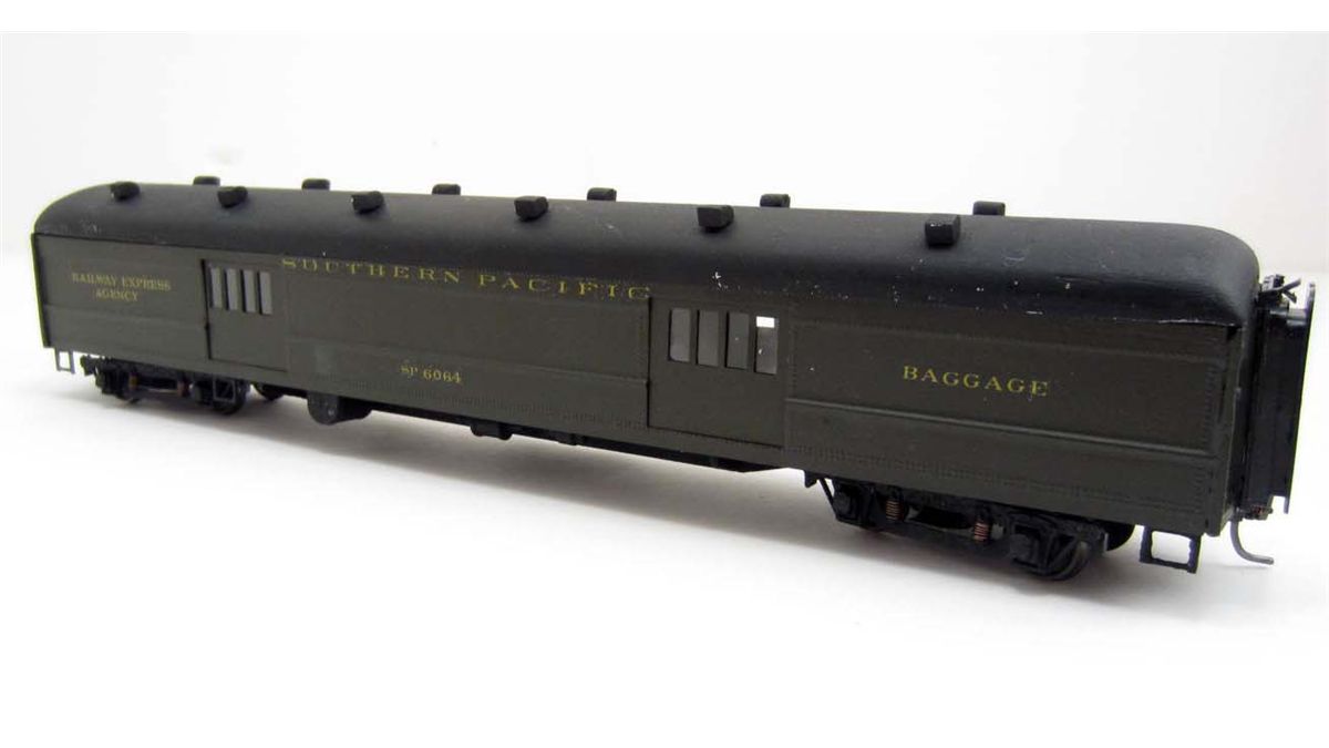 6359 - ROUNDHOUSE HO SCALE BAGGAGE CAR