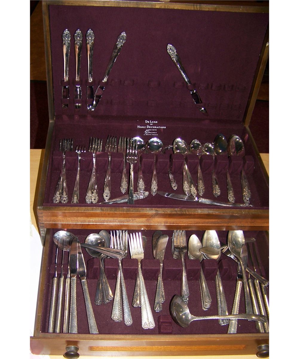 WOODEN BOX OF "PRESTIGE SILVER PLATE" VINTAGE FLATWARE