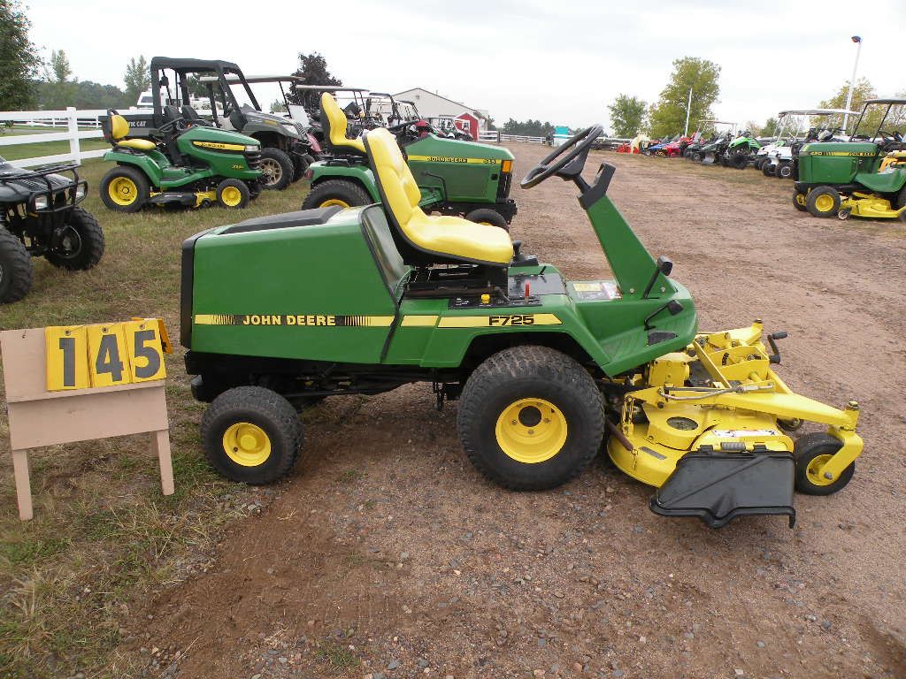 John Deere F725 w/54" deck M0F725X012880