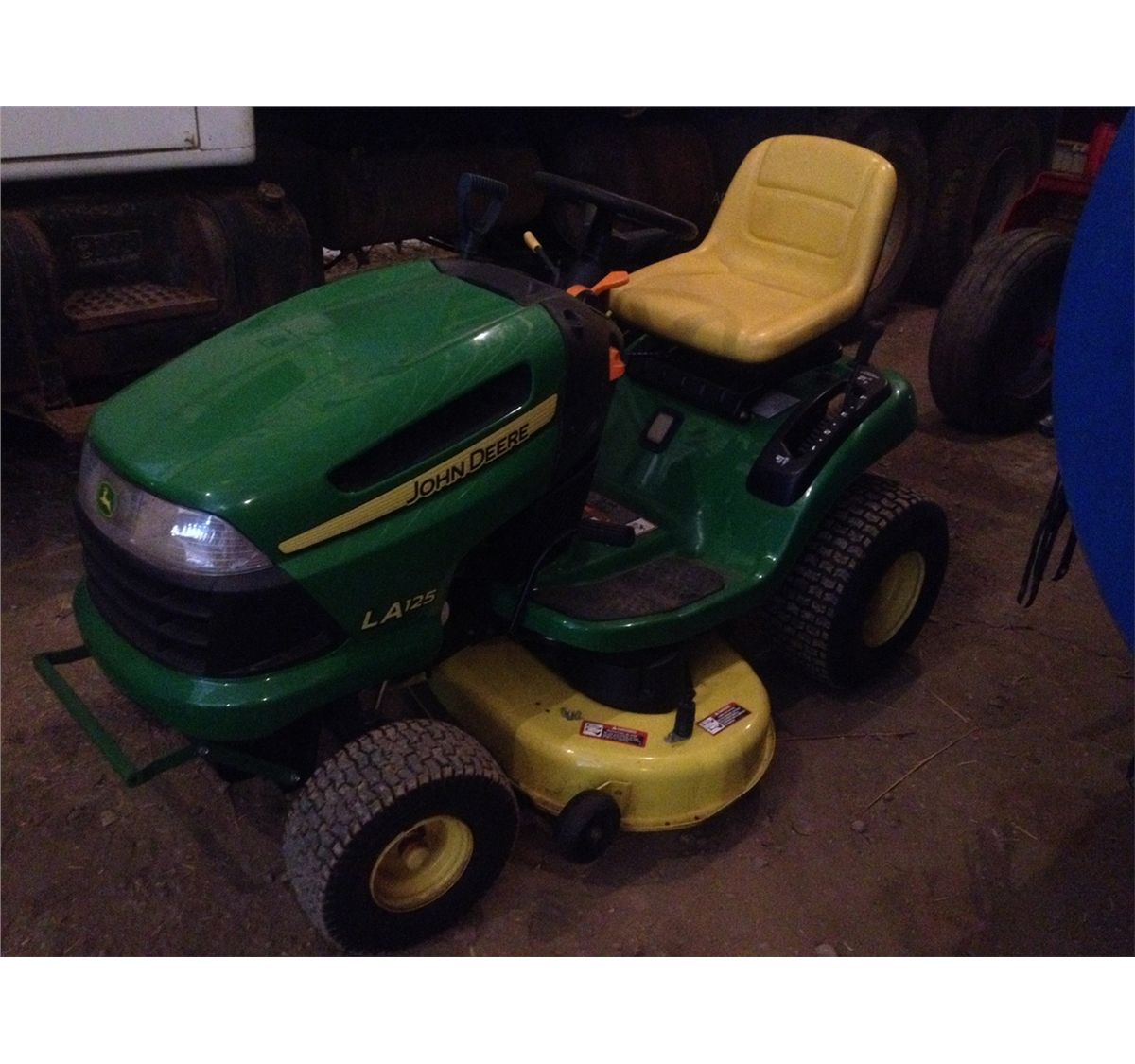 JOHN DEERE 125 21HP LAWN TRACTOR C/W BAGGER,CHAINS,WEIGHTS,DOZER