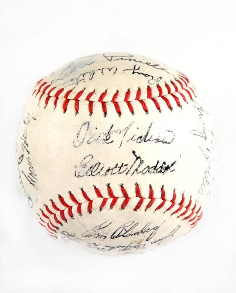 1976 NEW YORK YANKEES TEAM SIGNED BASEBALL