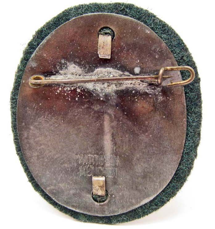 GERMAN NAZI POLIZEI SCHI-FUHRER BADGE W/ GREEN WOOL BACKING - PINBACK