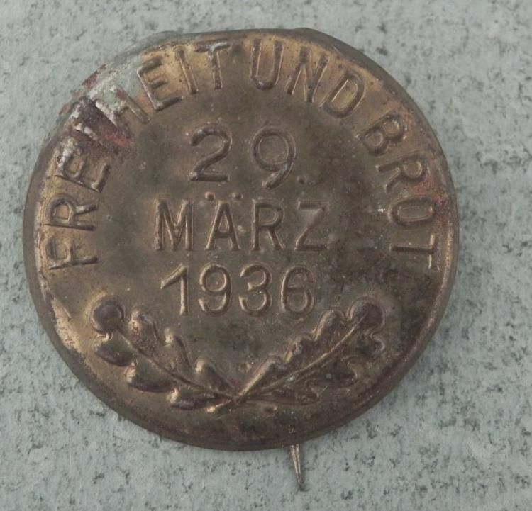 1936 NAZI PIN " FREIHEIT UND BROT"-"29 MARZ 1936"