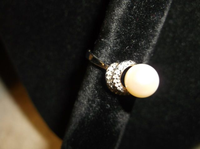 Womens Akimio Pearl & Diamond Ring