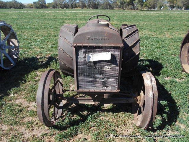 FORDSON 4 CYLINDER FLAT HEAD ENGINE STEEL WHEELED TRACTOR