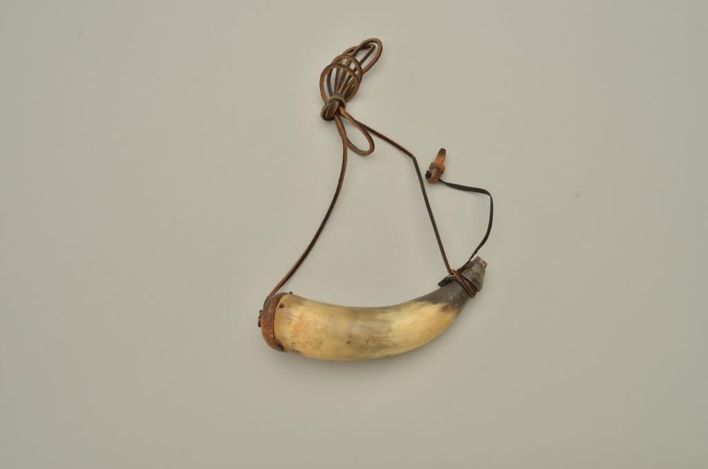 Small antique powder horn with wood plug and leather thong, approx. 7 ...