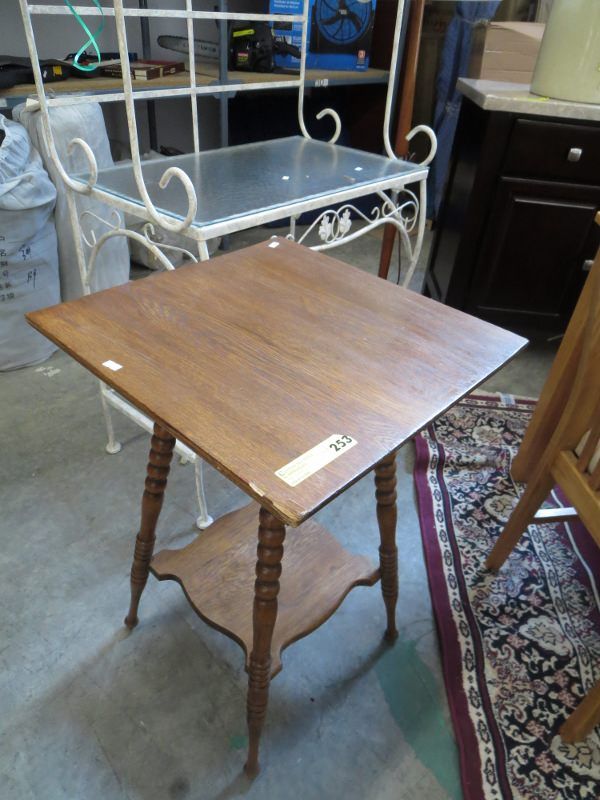Vintage oak parlour table circa 1910
