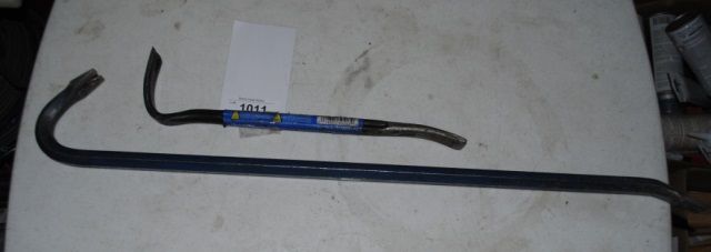 2 CROW BARS