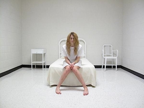 Halloween II - Rob Zombie (2009) - Laurie Strode's White Hospital Gown ...