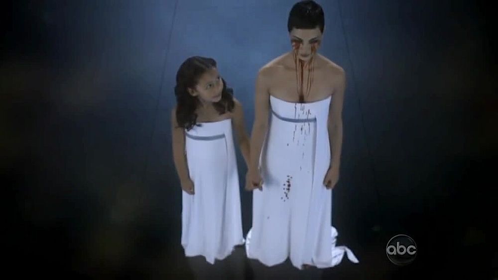 V (TV) (2009) - Anna & Amy's Dresses (Morena Baccarin)