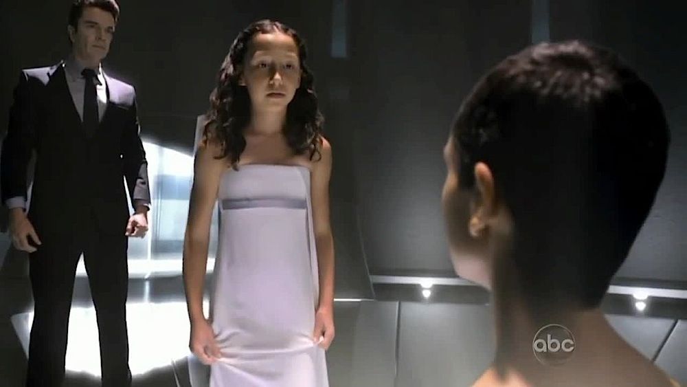 V (TV) (2009) - Anna & Amy's Dresses (Morena Baccarin)
