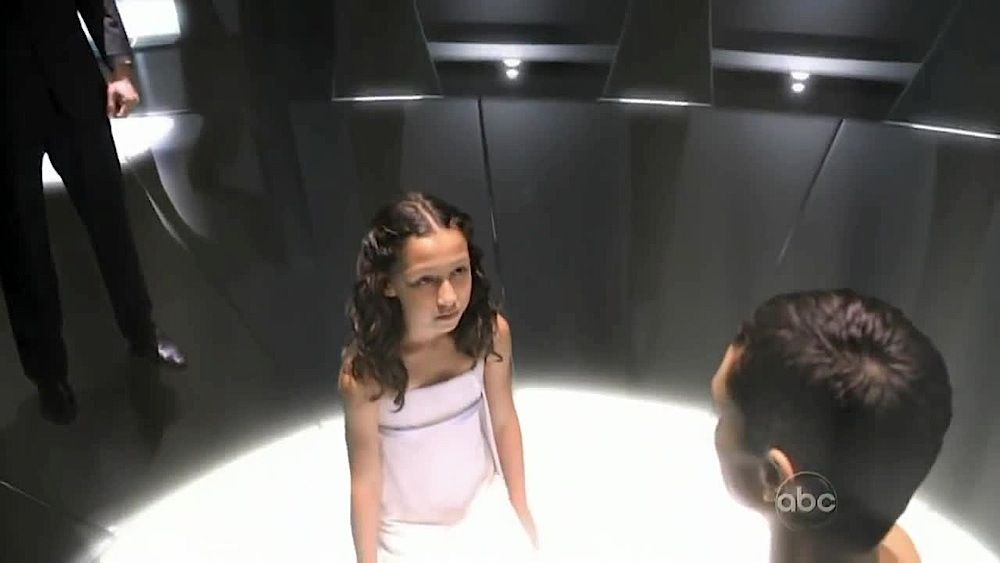 V (TV) (2009) - Anna & Amy's Dresses (Morena Baccarin)