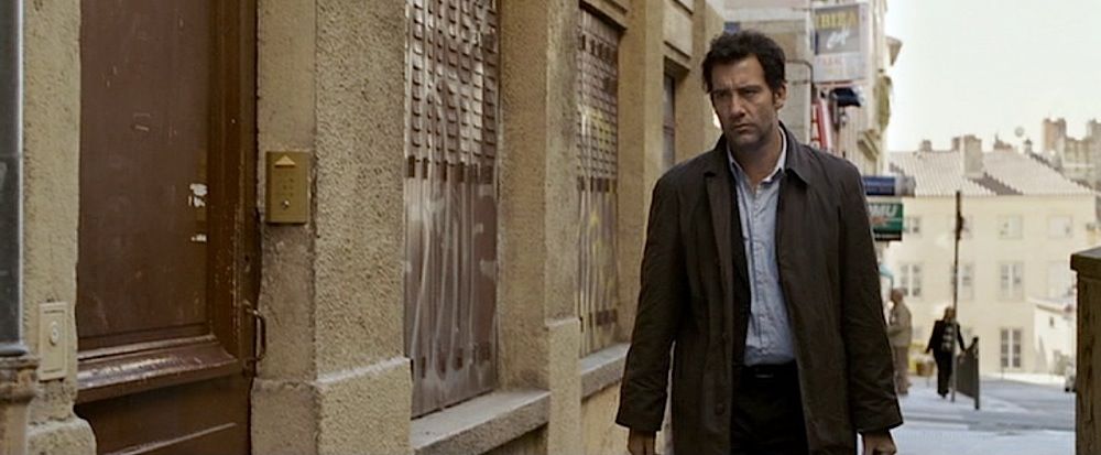 International, The - Louis Salinger's Trench Coat (Clive Owen)