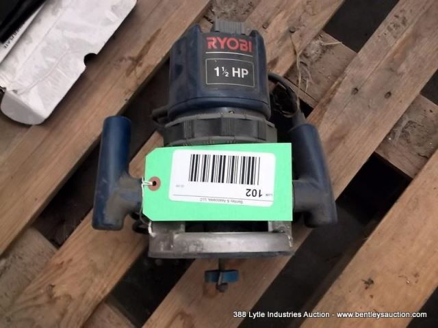 RYOBI 1 1/2 HP ROUTER MODEL R160