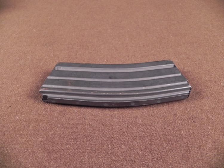 U S M-16 COLT RIFLE BANANA CLIP -CAL 556