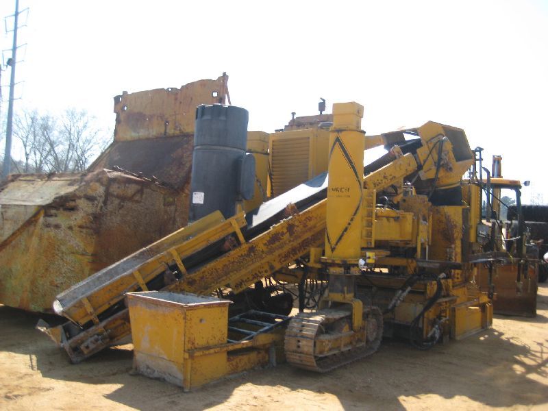 GOMACO GT3600 CONCRETE CURBING MACHINE