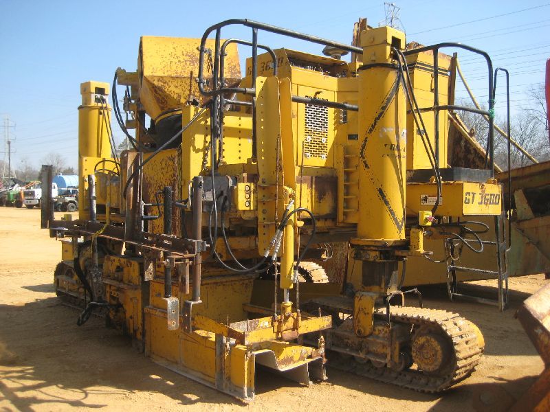 GOMACO GT3600 CONCRETE CURBING MACHINE