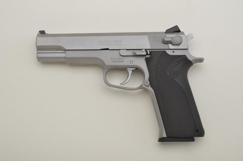 Smith & Wesson Model 1006 DA semi-auto pistol, 10mm cal., 5” barrel ...