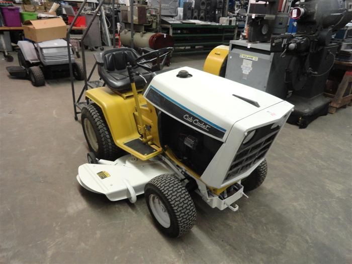 Cub Cadet Lawn Tractor - 680 Hydro - Kohler 12 hp