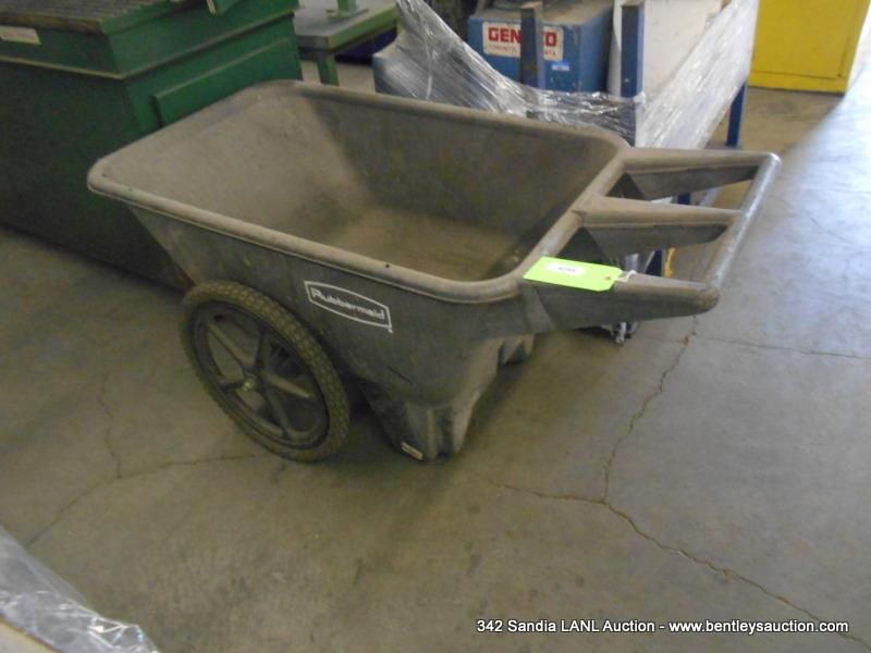 RUBBERMAID MOBILE TRASH CART