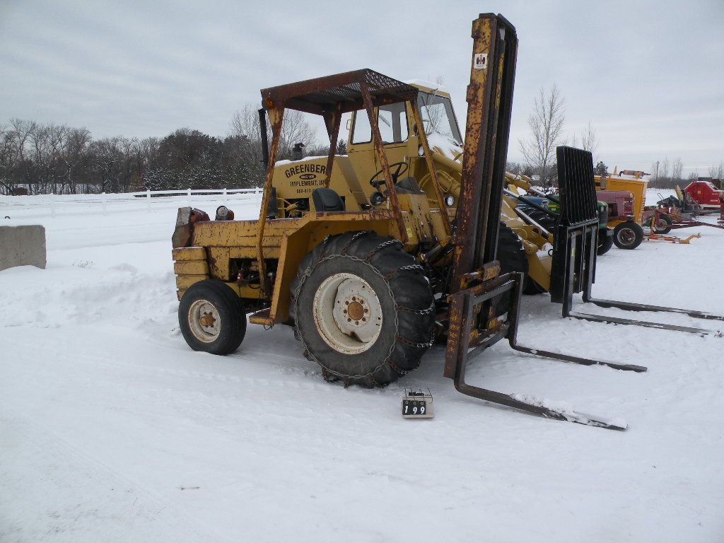 IH 7000 forklift