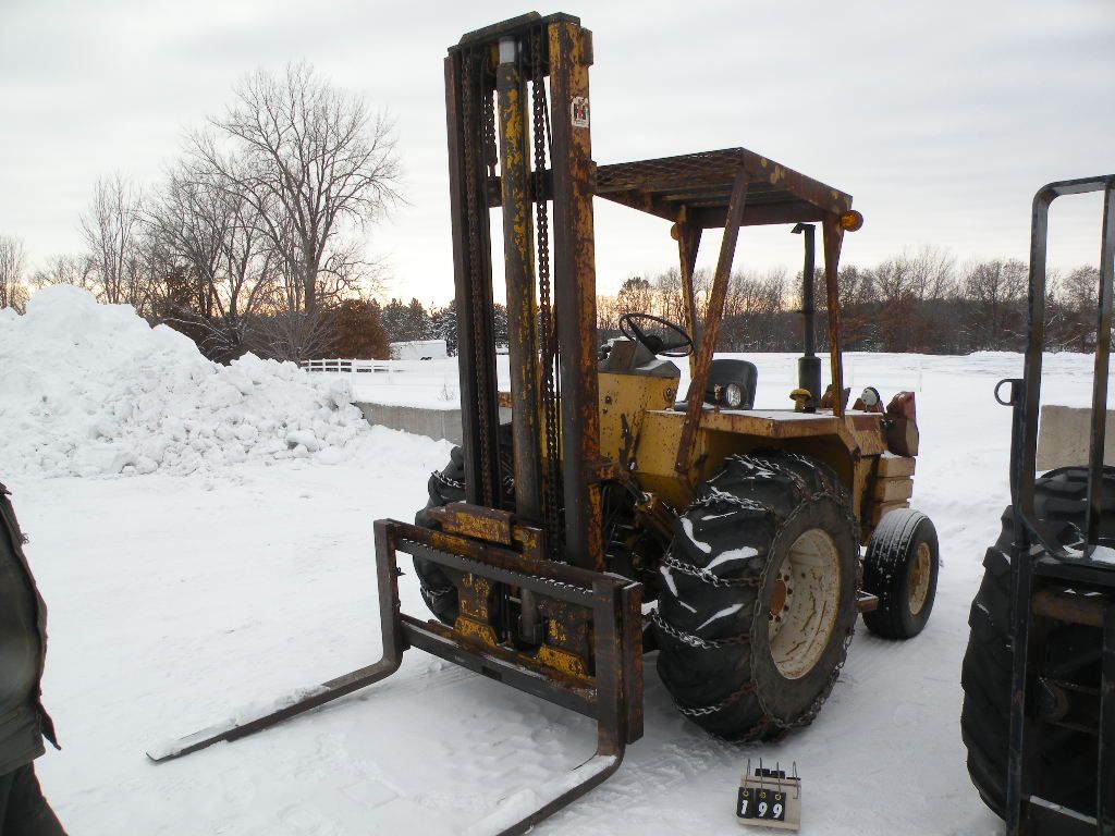 IH 7000 forklift