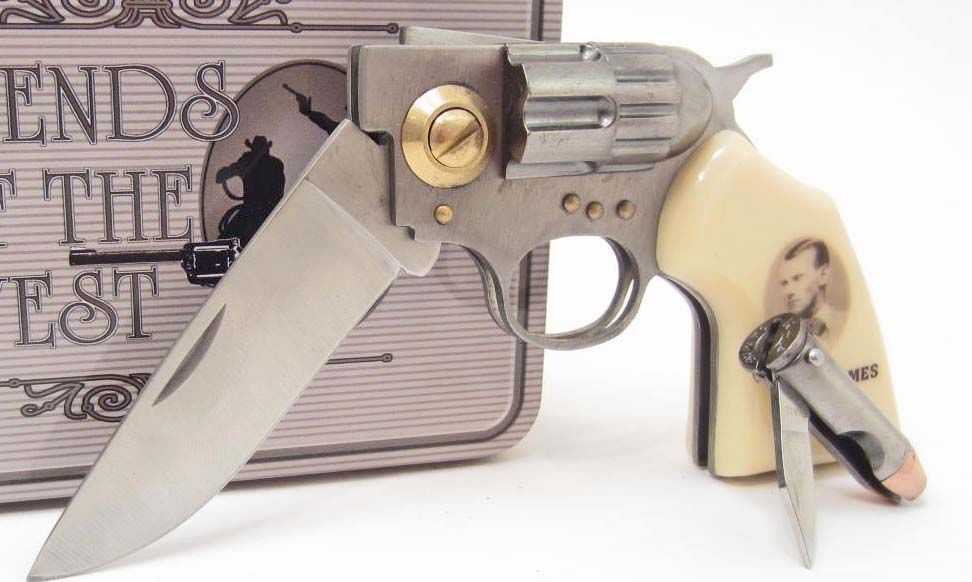 LOT OF WILD WEST JESSE JAMES GUN KNIFE, PADLOCK & BADGE