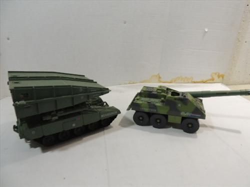 LOT 2 VINTAGE GI JOE VEHICLES: 1985 BRIDGE LAYER,