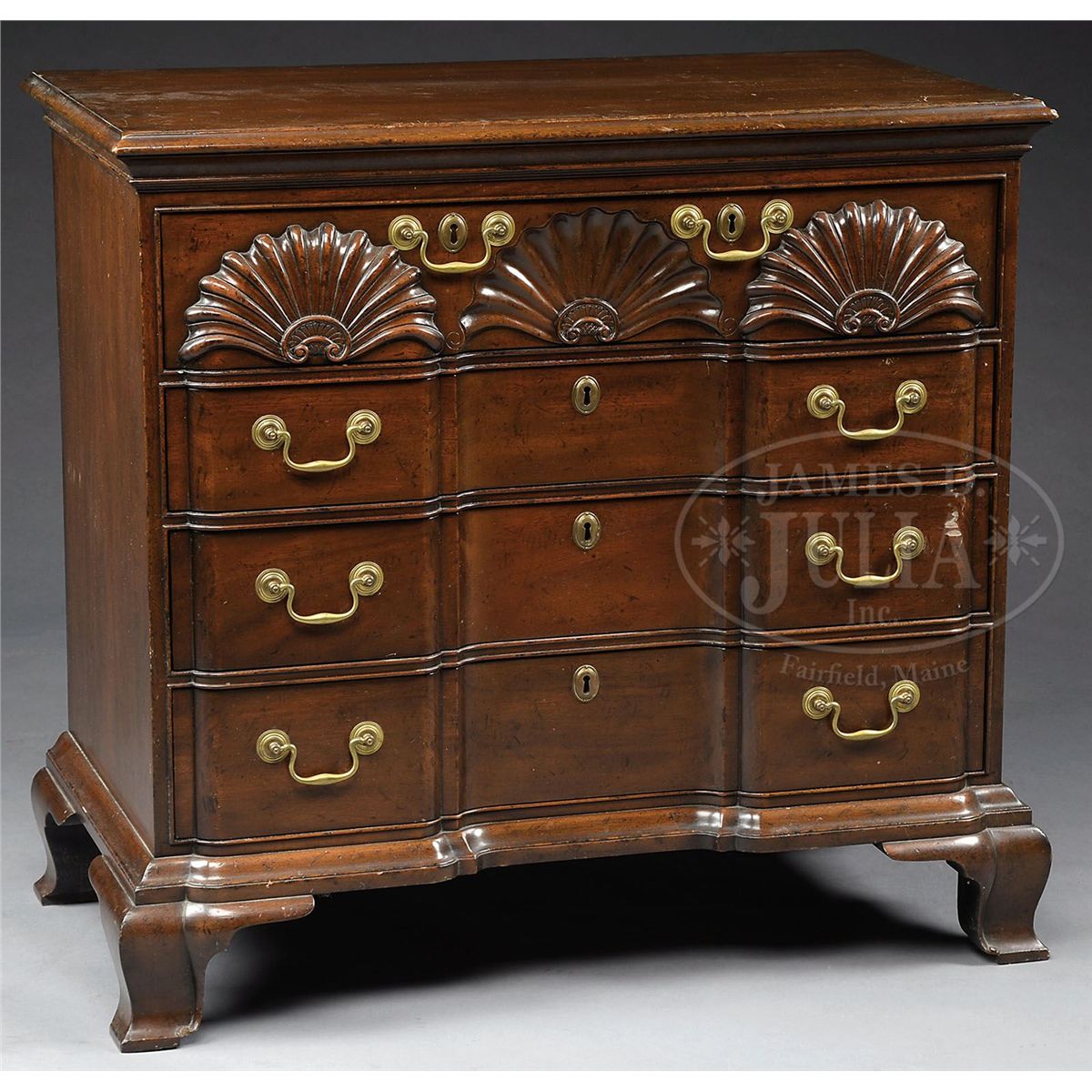 KITTINGER SHELL CARVED BLOCK FRONT NEWPORT STYLE 4 DRAWER CHEST.