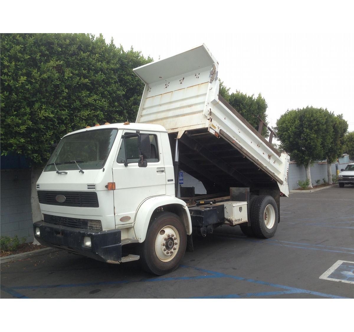 1995 PETERBILT 200-33