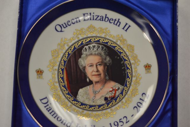 Queen Elizabeth - Collector Plate Fine Porcelain - Collector Box All ...