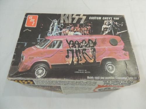 1977 VINTAGE KISS CUSTOM CHEVY VAN MODEL KIT