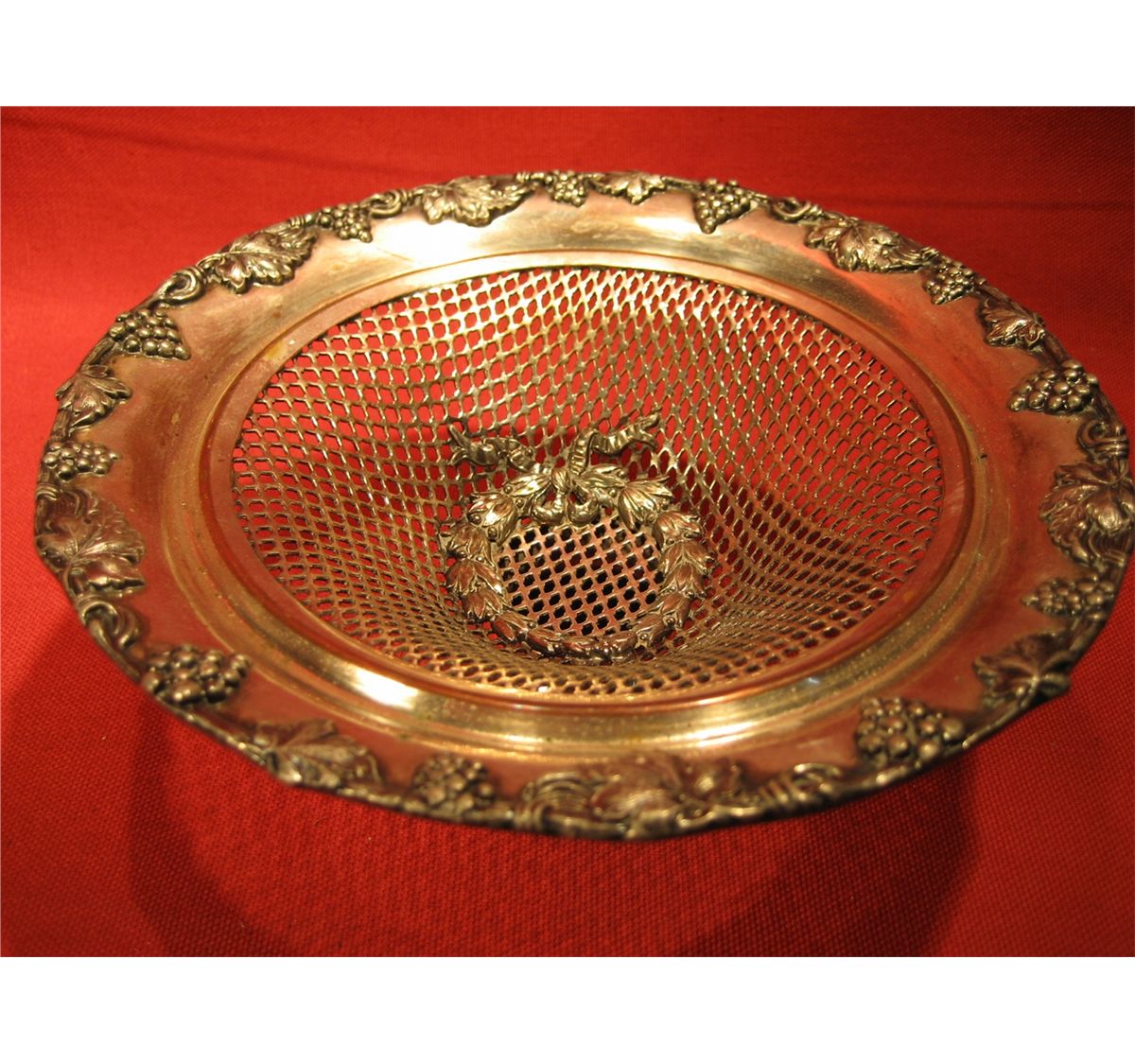 VINTAGE SHEFFIELD SILVERPLATE OVER COPPER GRAPE DESIGN COMPOTE CANDY DISH