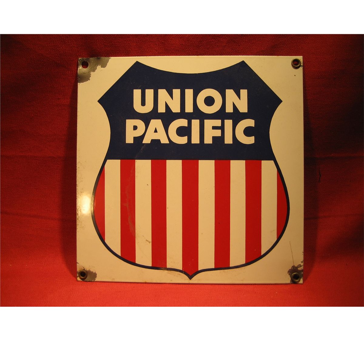 REPRODUCTION UNION PACIFIC STEEL METAL ENAMBLE SIGN