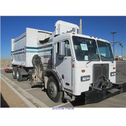 2005 - PETERBILT 320