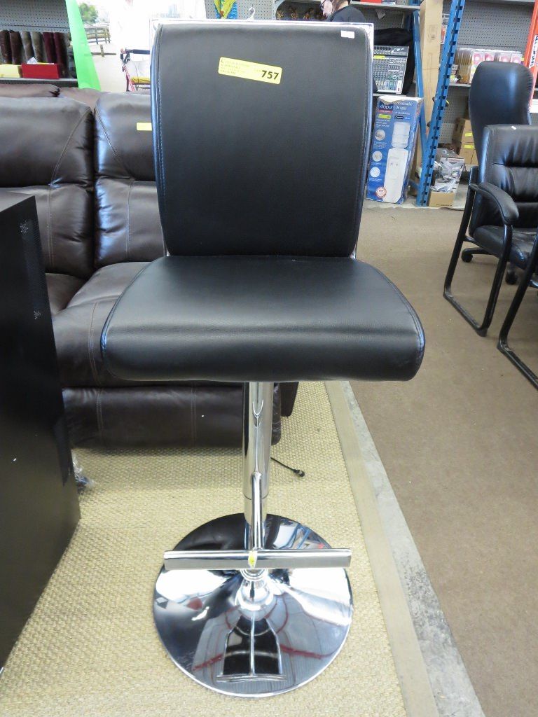 Hydraulic bar stool