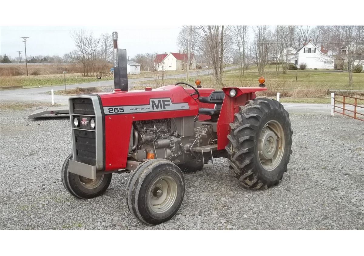 1982 Massey Ferguson 255 Farm Tractor