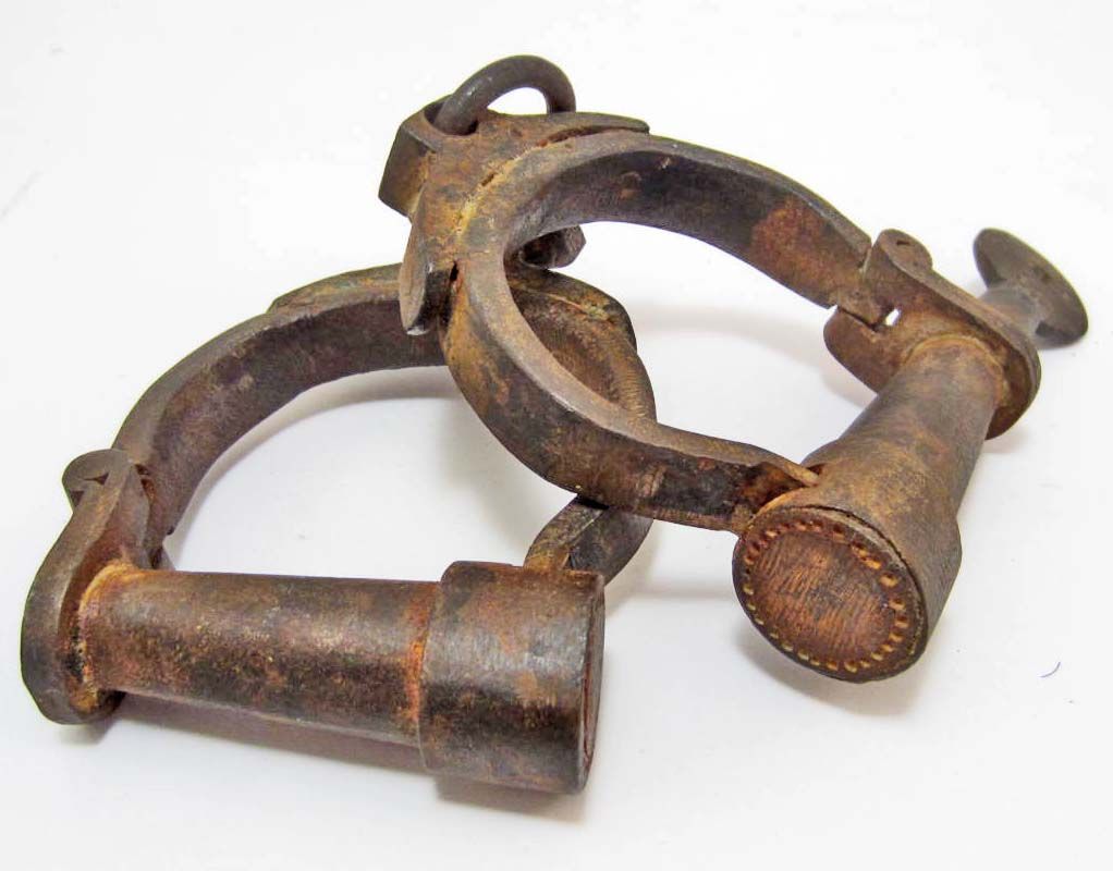 FOLSOM PRISON IRON HANDCUFFS