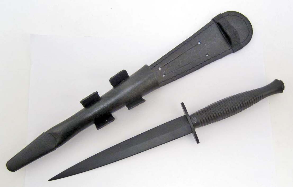 WW2 STYLE DAGGER W/ SCABBARD