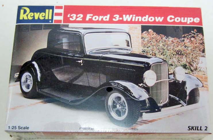 VINTAGE REVELL '32 FORD 3-WINDOW COUPE MODEL KIT