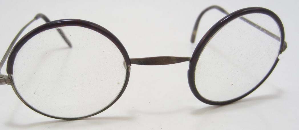 GERMAN NAZI WAFFEN SS TOTTEN KOPF GLASSES CASE W/ GLASSES