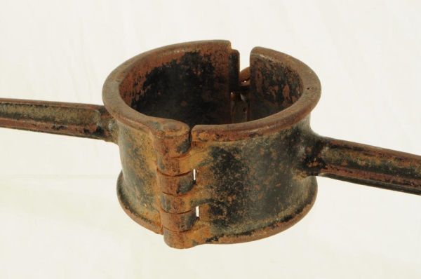 Spike Clog Prison Shackle