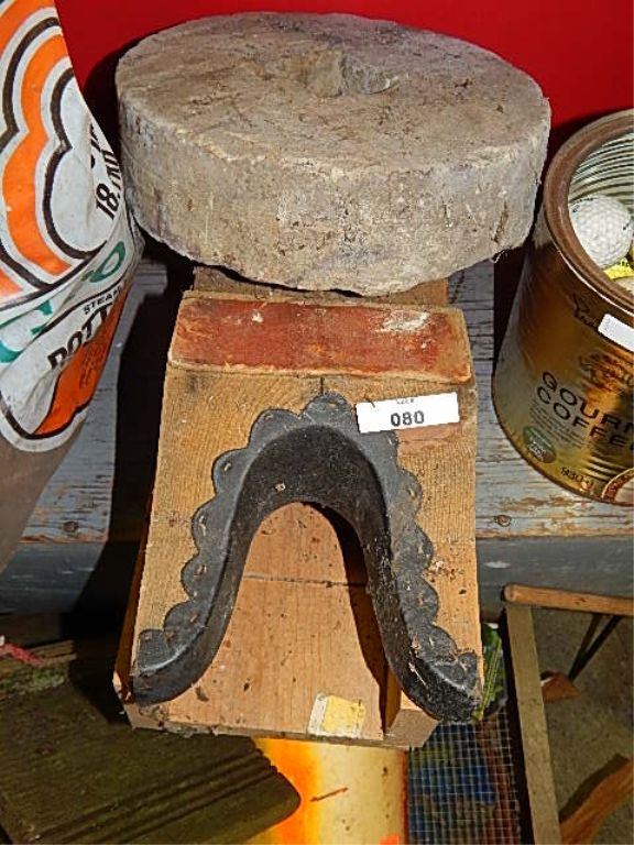 GRINDING STONE & BOOT REMOVER